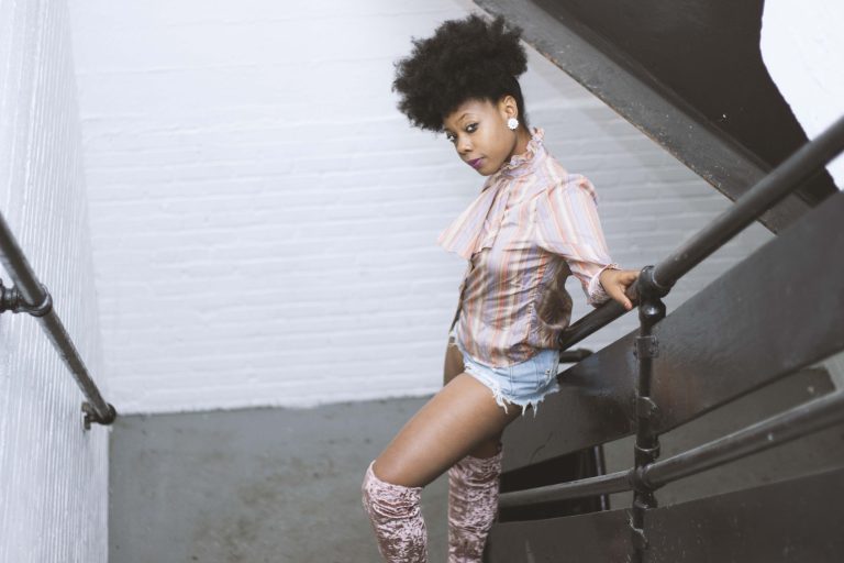 5 Eye-catching Poses For The Best Fashion Photography - Key to Fashion