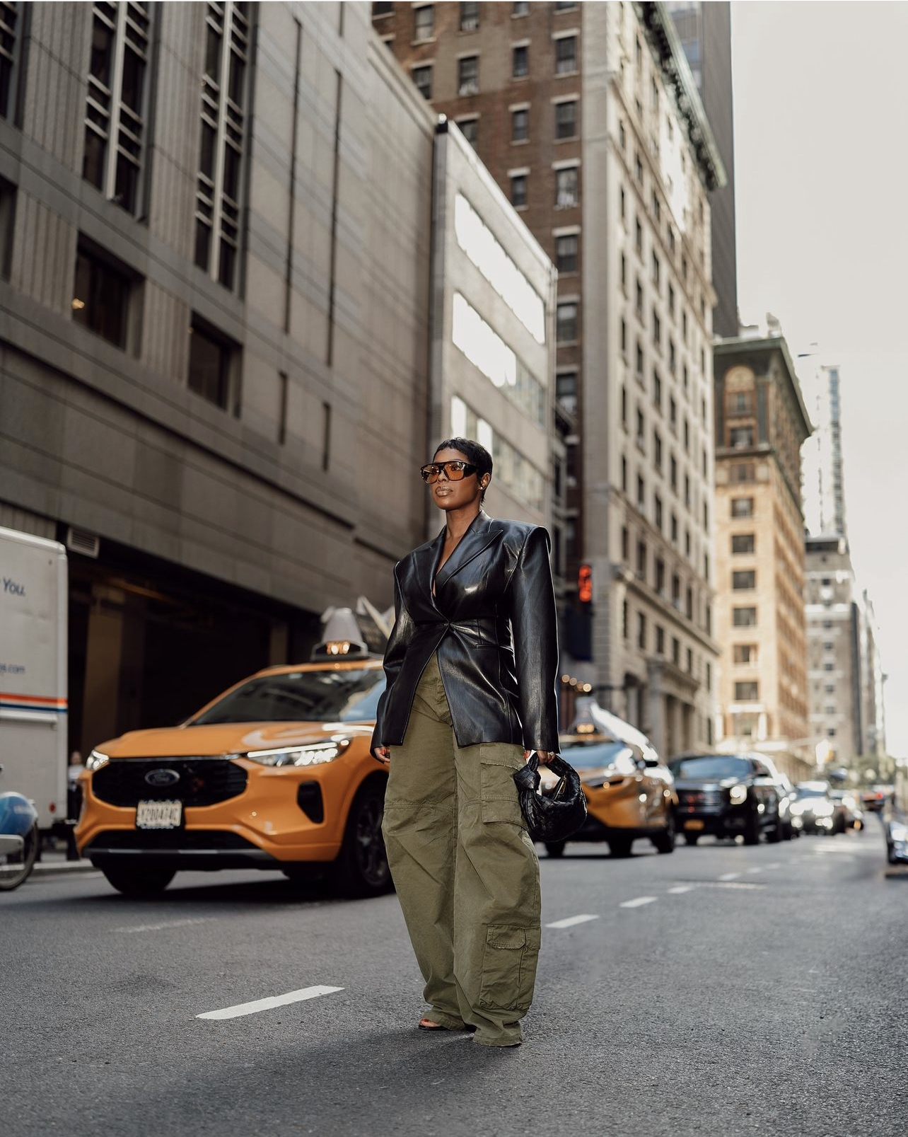 How To Style Creative & Cohesive Outfits With “The Sandwich Method ...